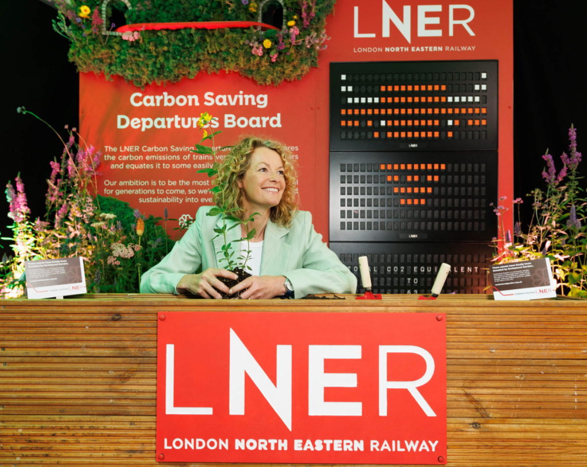 LNER unveils eco experience at Edinburgh Waverley Station - London TV
