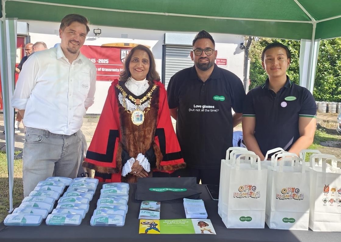 Harrow opticians celebrate football club’s 80-year anniversary - London TV